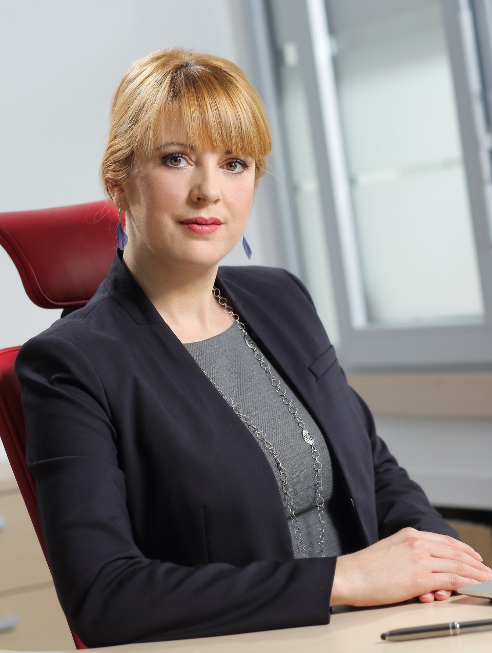 Karla Sitar vodja Urada za gospodarski razvoj in prestrukturiranje ...