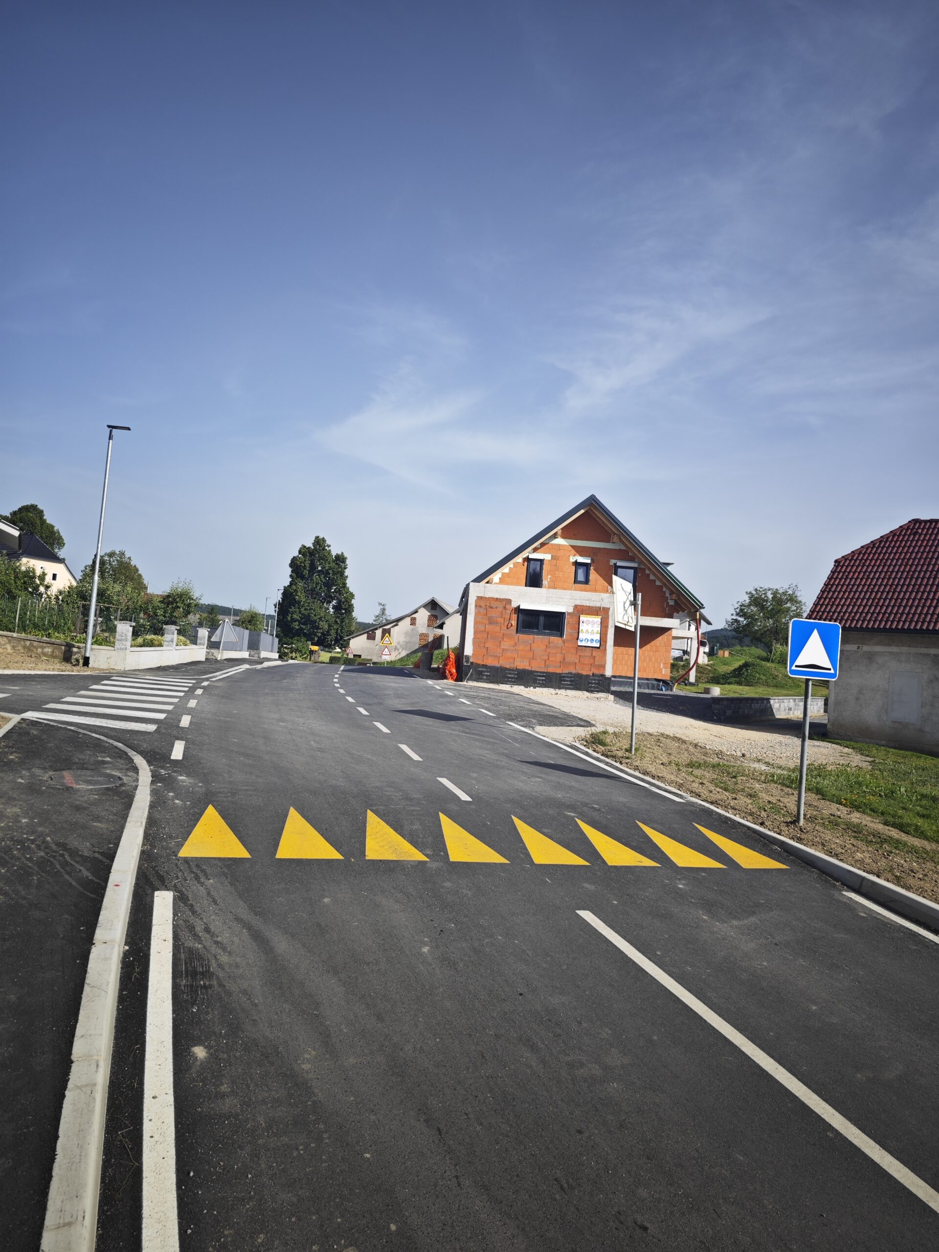 Z obnovo ceste in novim pločnikom do dodatne varnosti v Šentilju | velenje.si