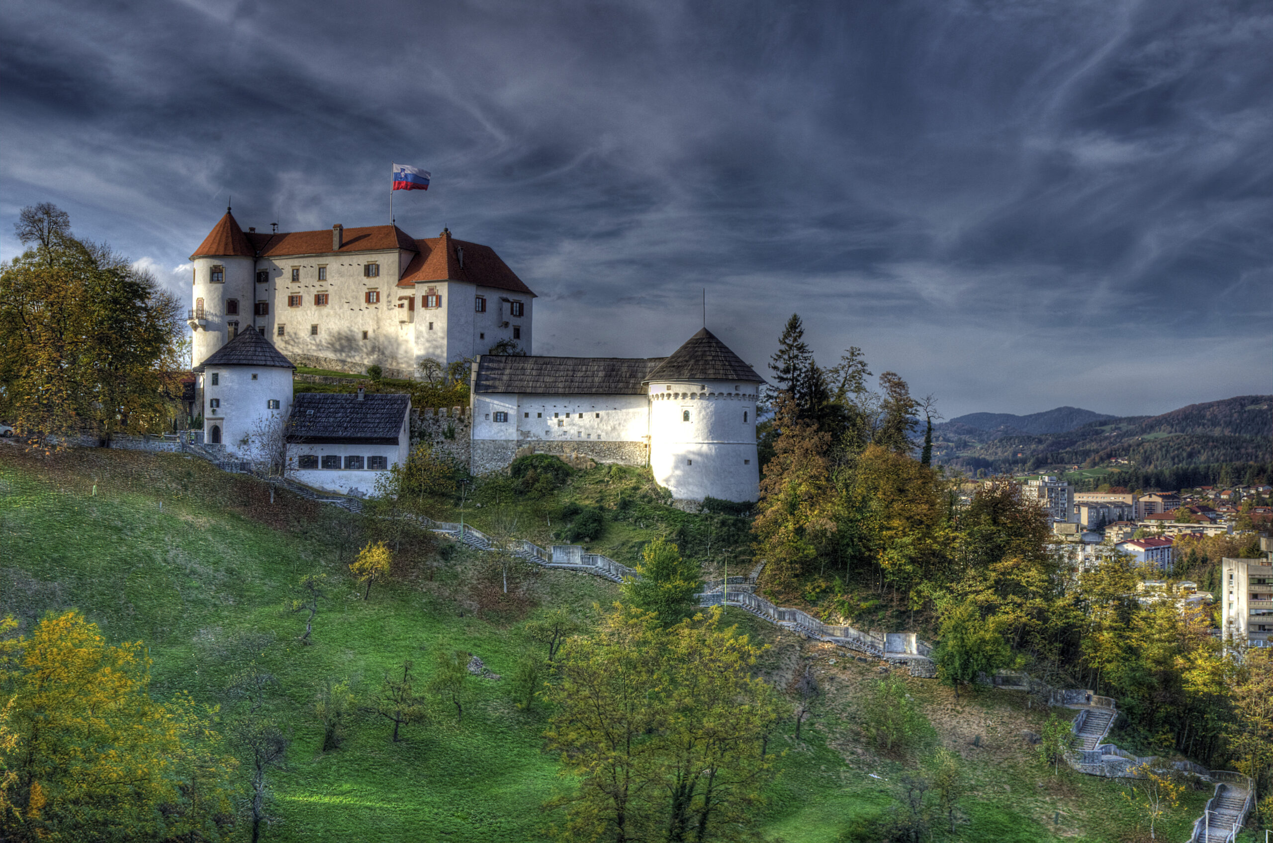 Evropska sredstva bodo omogočila prenovo poškodovane rondele na ...